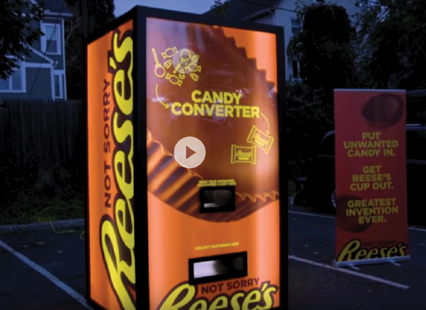 Reese Places Vending Machine In New York Park For Halloween Candy ...